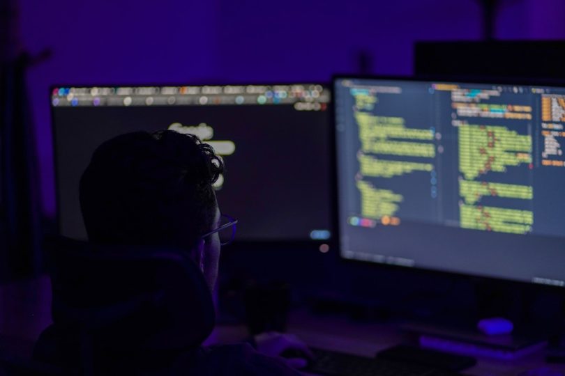 Differences Between Visual Studio and VS Code Explained - GadgetsFarms